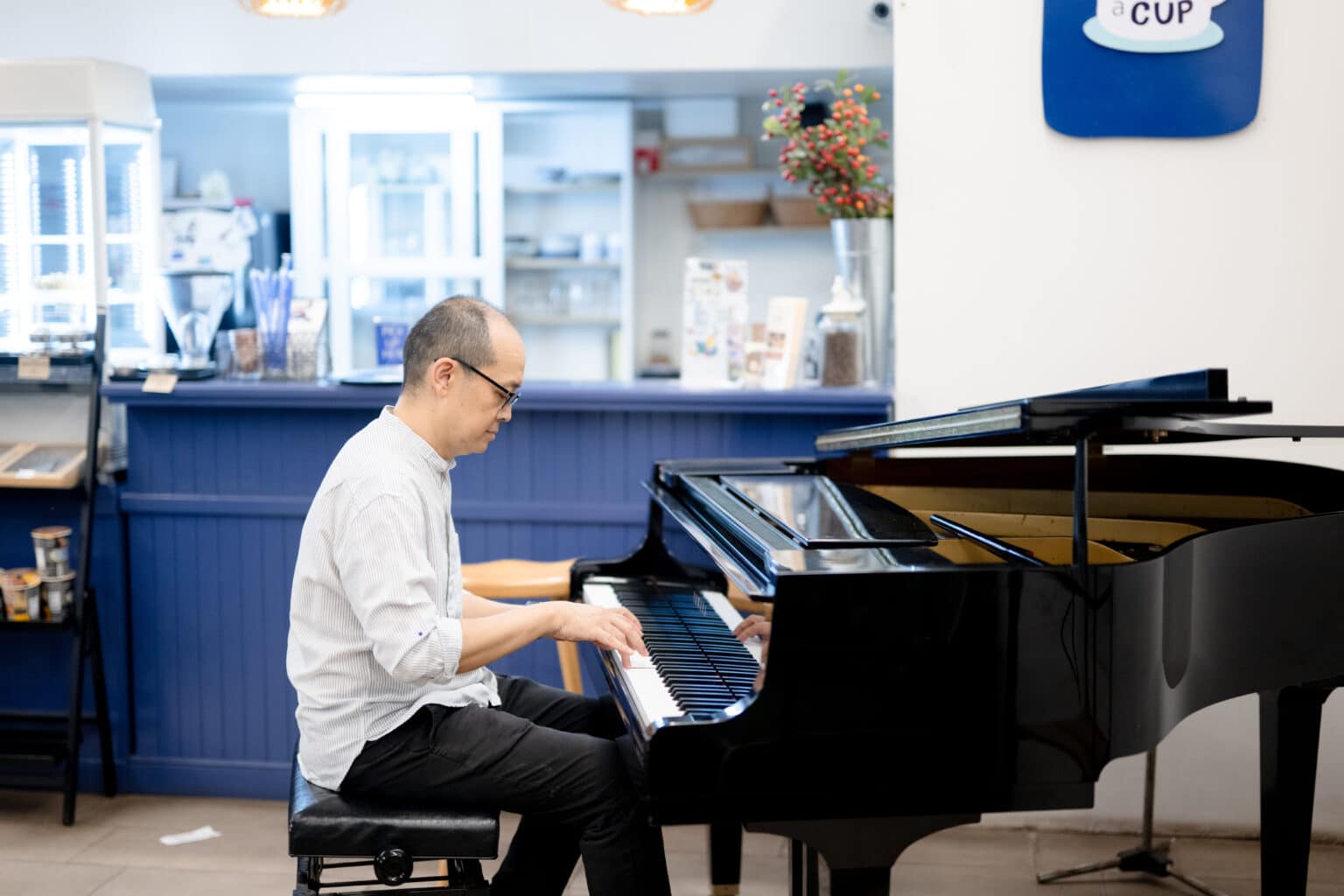 นพ.ภัทรวุฒิ วัฒนศัพท์ คุณหมอนักดนตรี - Eisai's hhc Thailand